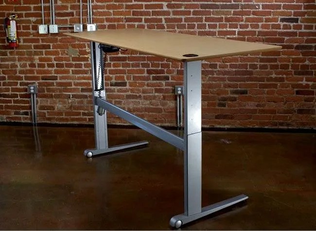 Geek Desk Adjustable Height Desk | Gear Patrol