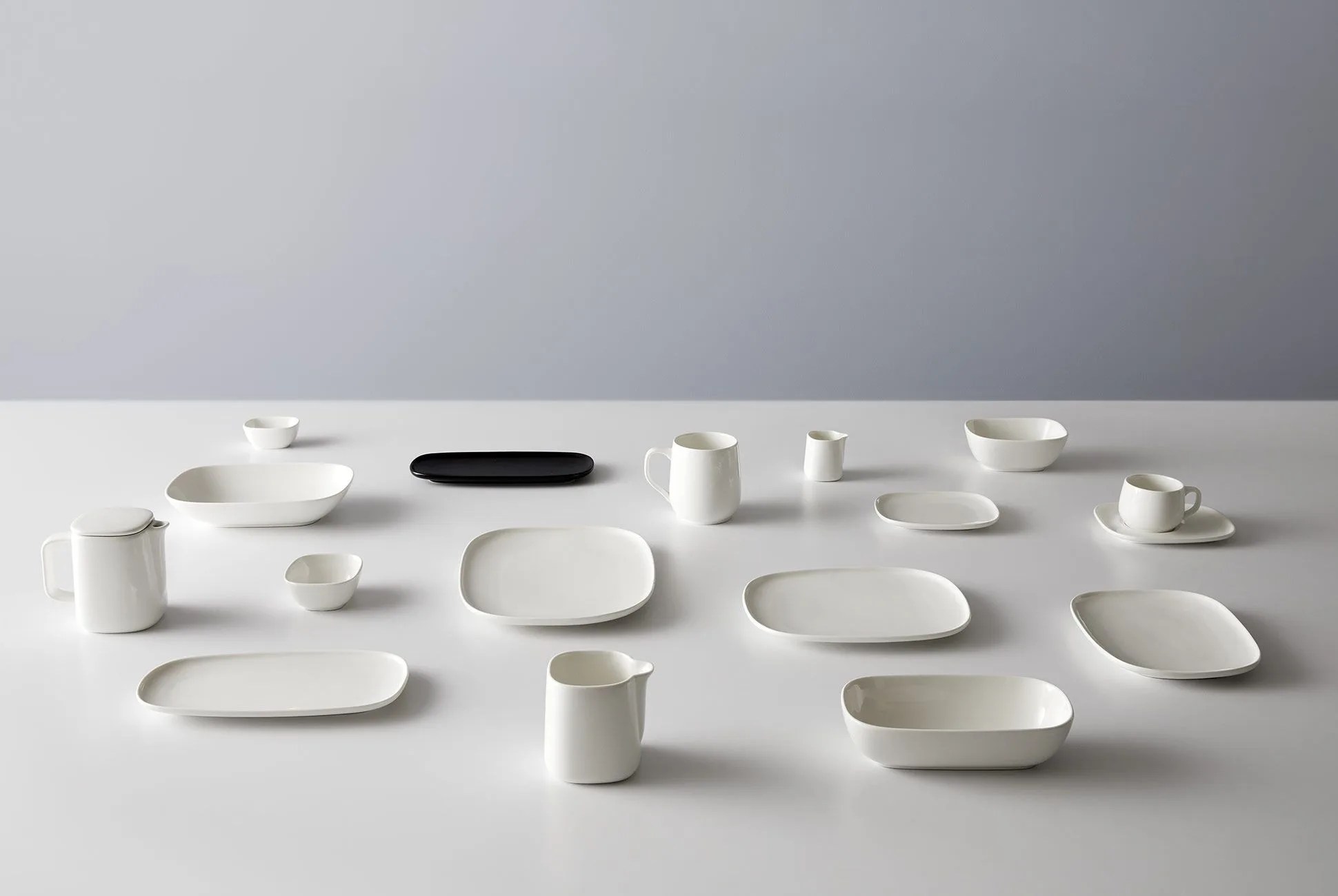 You’re Going to Want Delta’s New First Class Dinnerware for Your Home ...