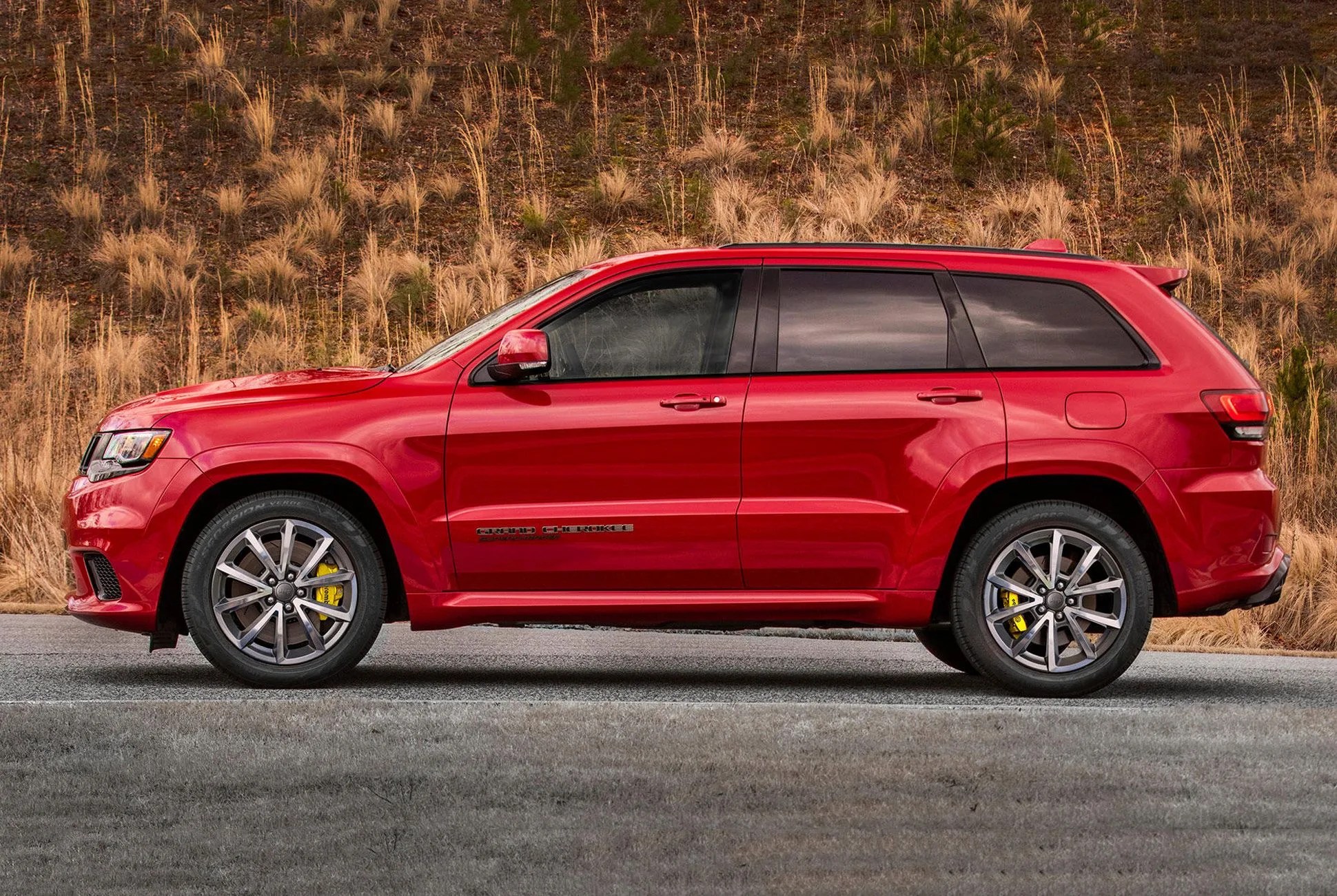 The Jeep Cherokee Trackhawk Can Hit 60 MPH Before You Finish Reading ...