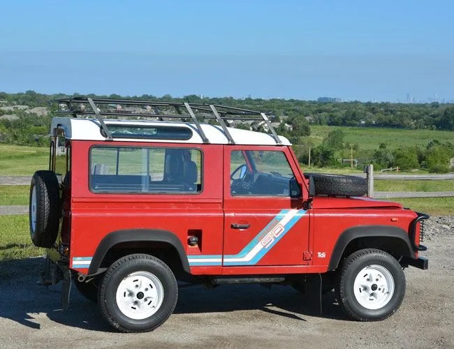 The Early ’90s Are Back Thanks to This Italian Defender 90 | Gear Patrol