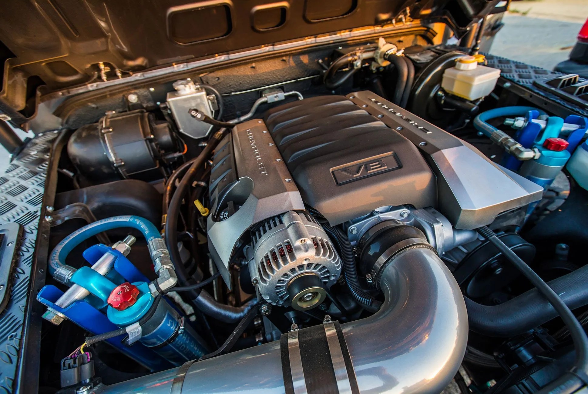 East Coast Defender’s Project Viper Is a Classic Overlander on Steroids ...