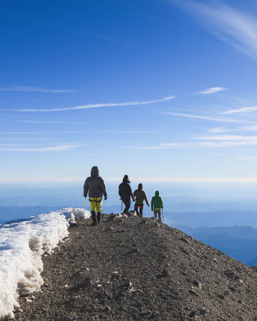 Climbing Mount Rainier with an American Mountaineering Legend | Gear Patrol
