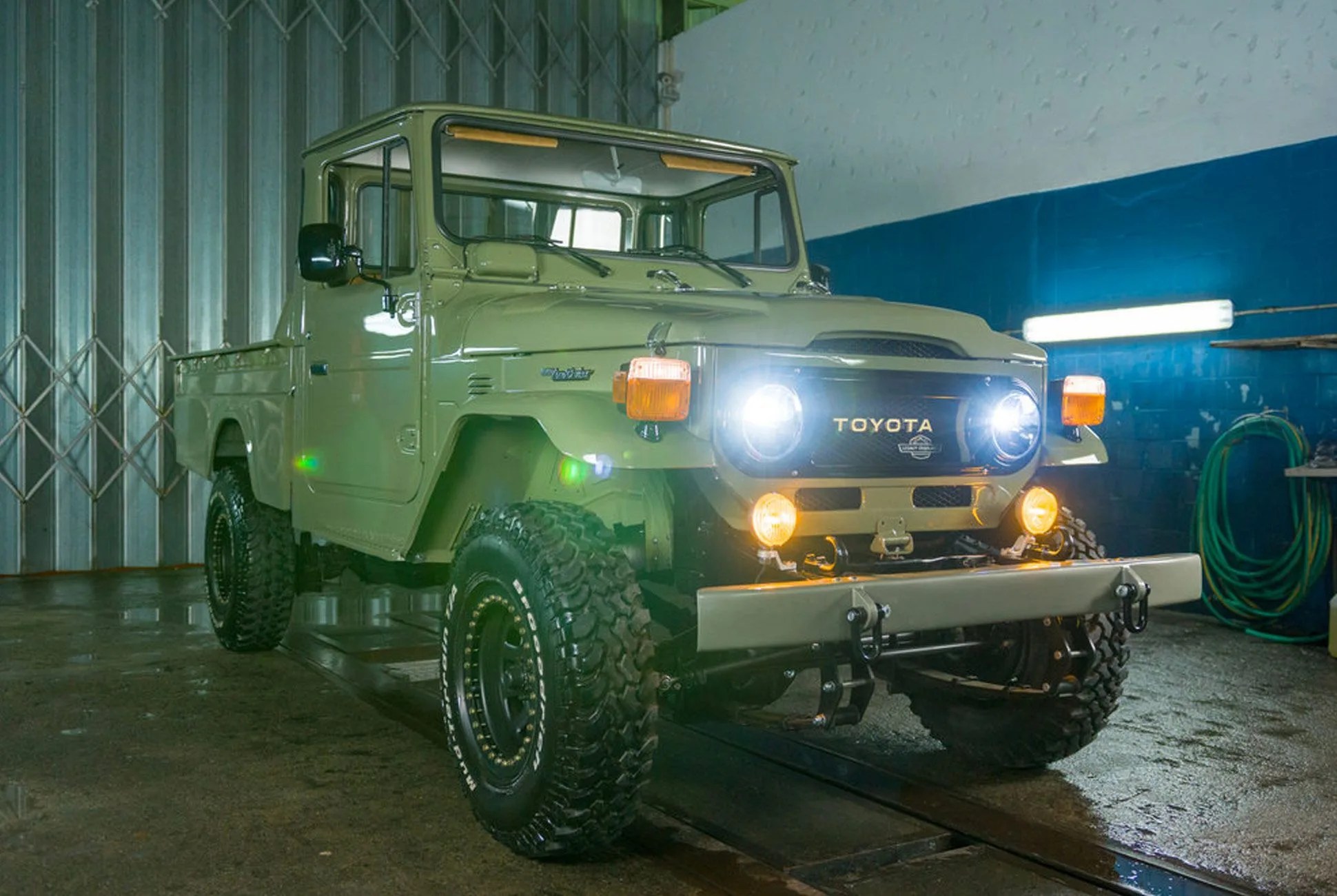 This Tastefully Modified Land Cruiser Is the Best Kind of Pickup Truck ...