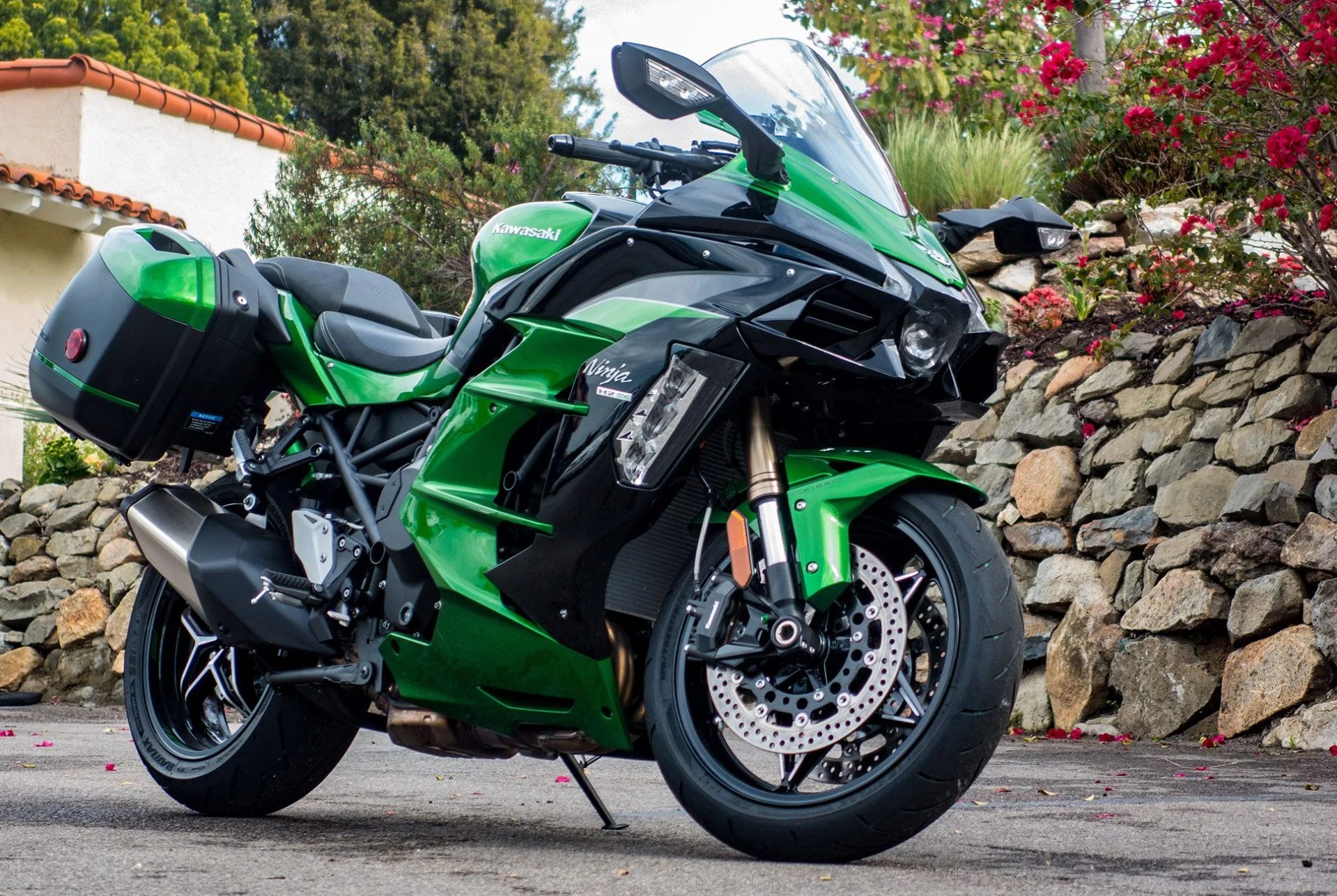 There’s Nothing Else on the Road Quite Like the Kawasaki H2 SX | Gear ...