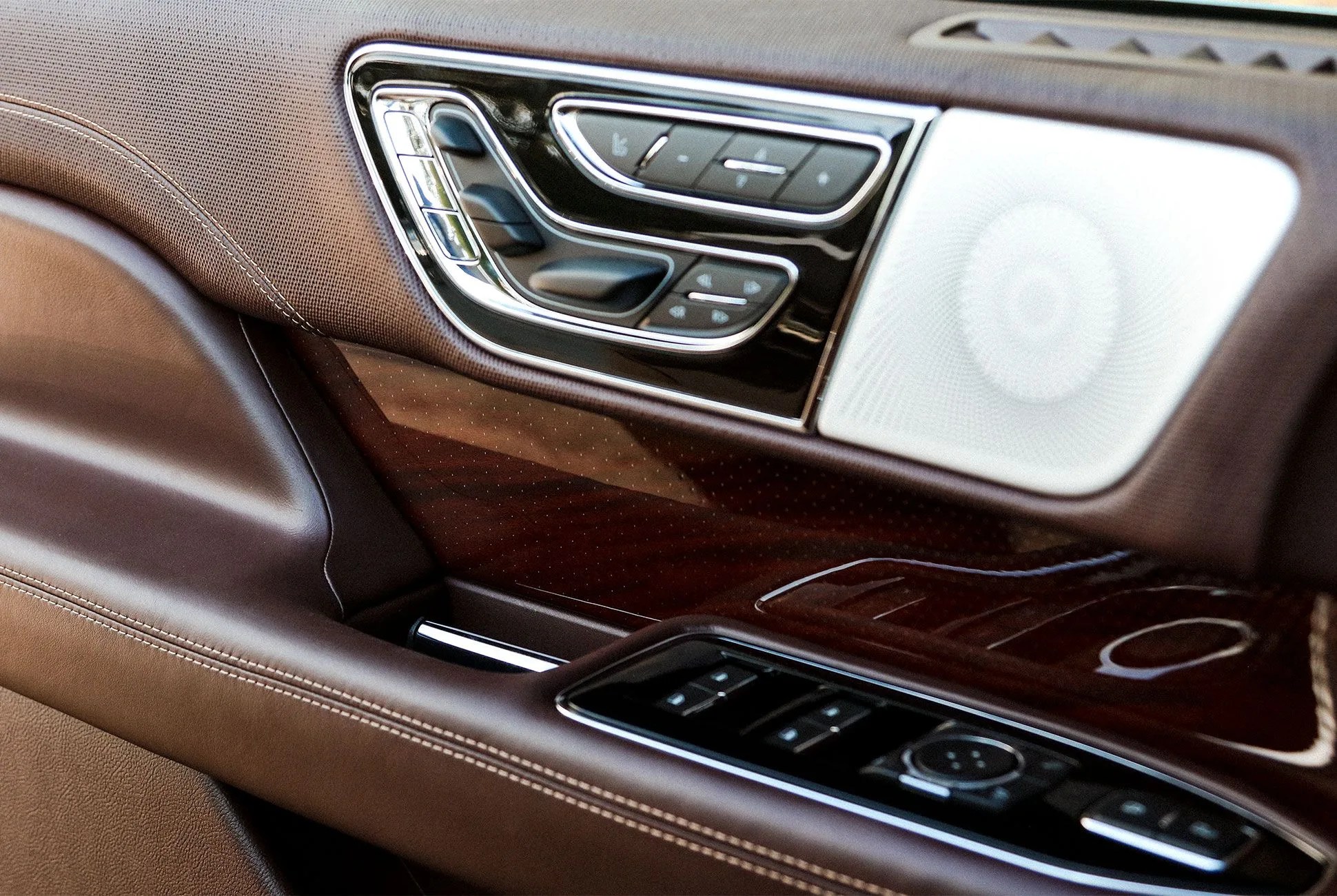 Lincoln Navigator Review: After 20 Years, the All-New SUV Is On Top of ...