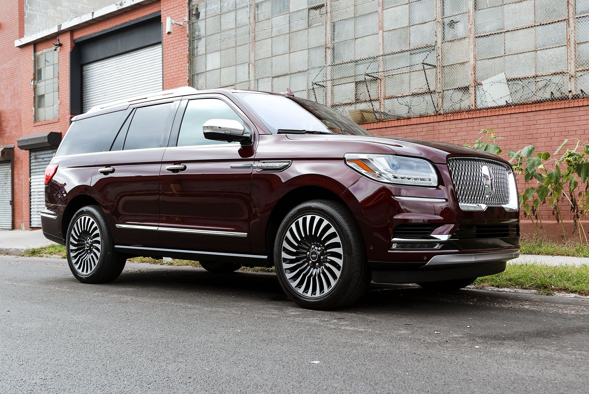 Lincoln Navigator Review: After 20 Years, the All-New SUV Is On Top of ...