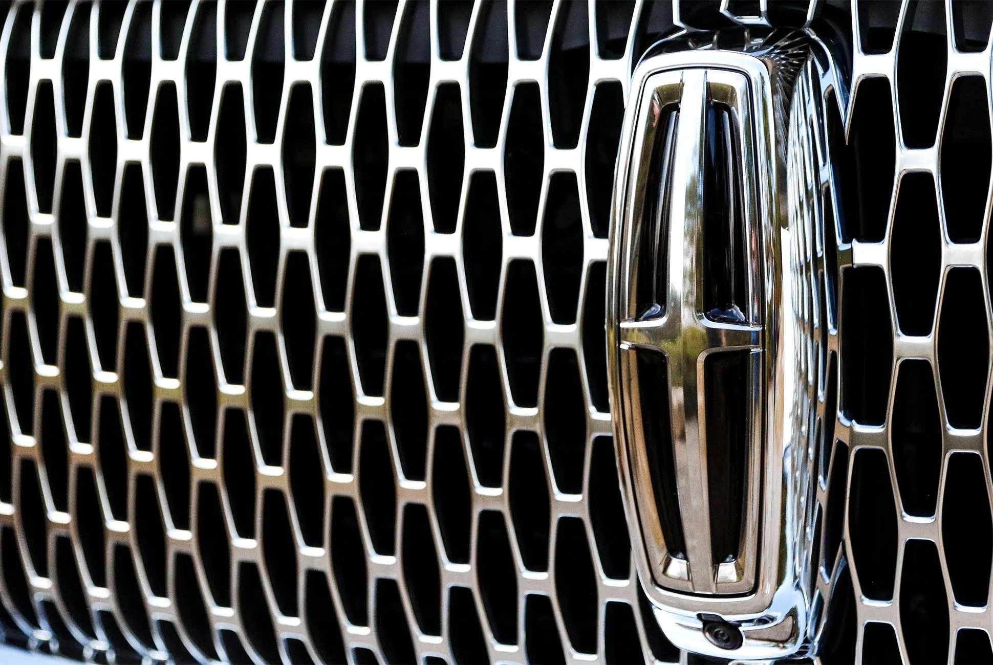 Lincoln Navigator Review: After 20 Years, the All-New SUV Is On Top of ...