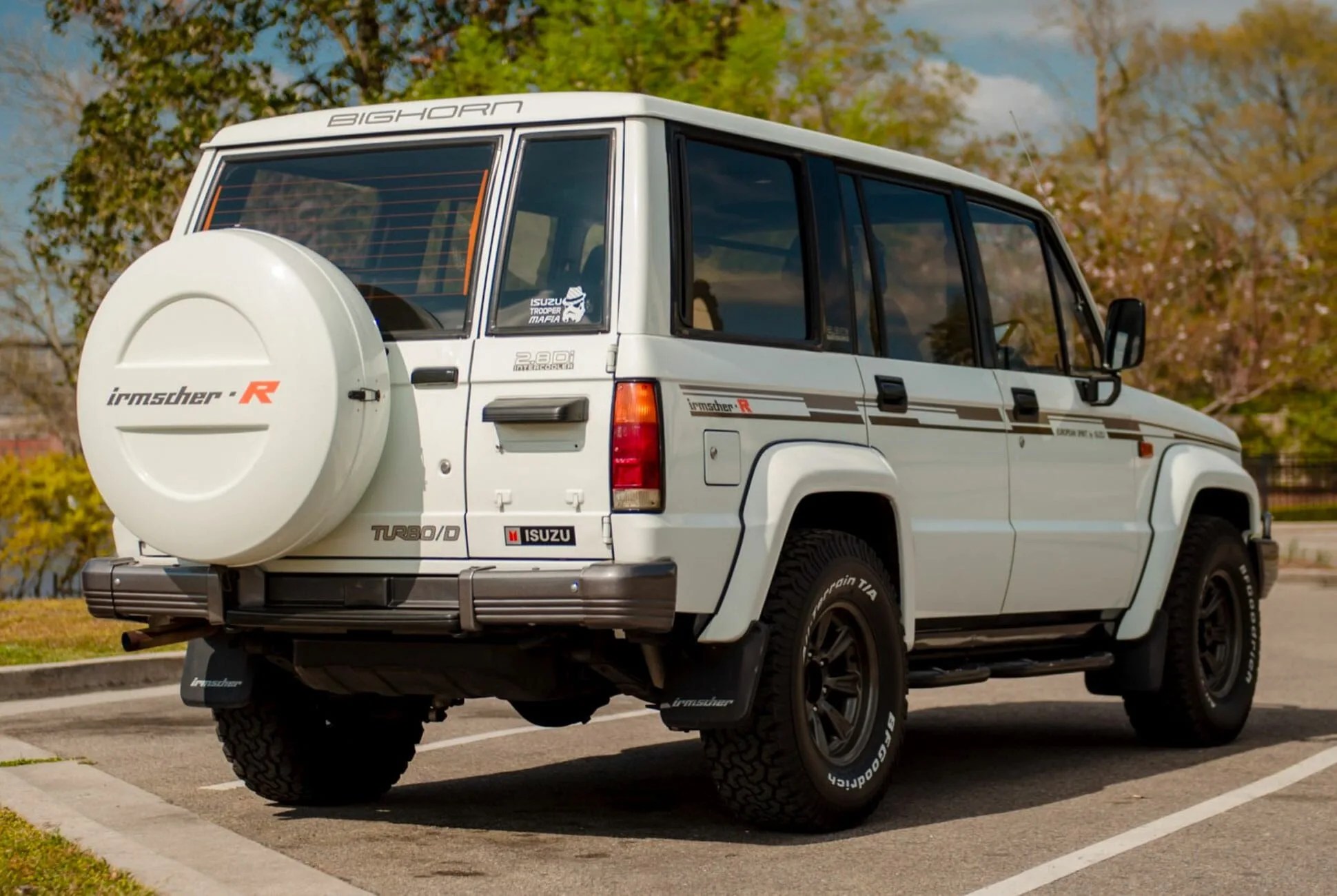 Forget the Old Jeeps and G-Wagens and Get This Isuzu Trooper | Gear Patrol
