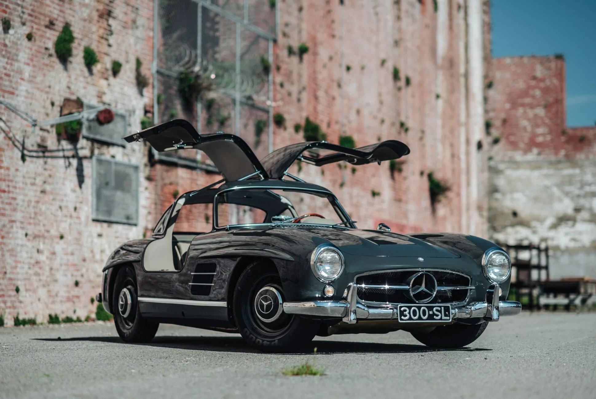 One of the Most Iconic Mercedes-Benzes of All Time Is Up For Grabs ...