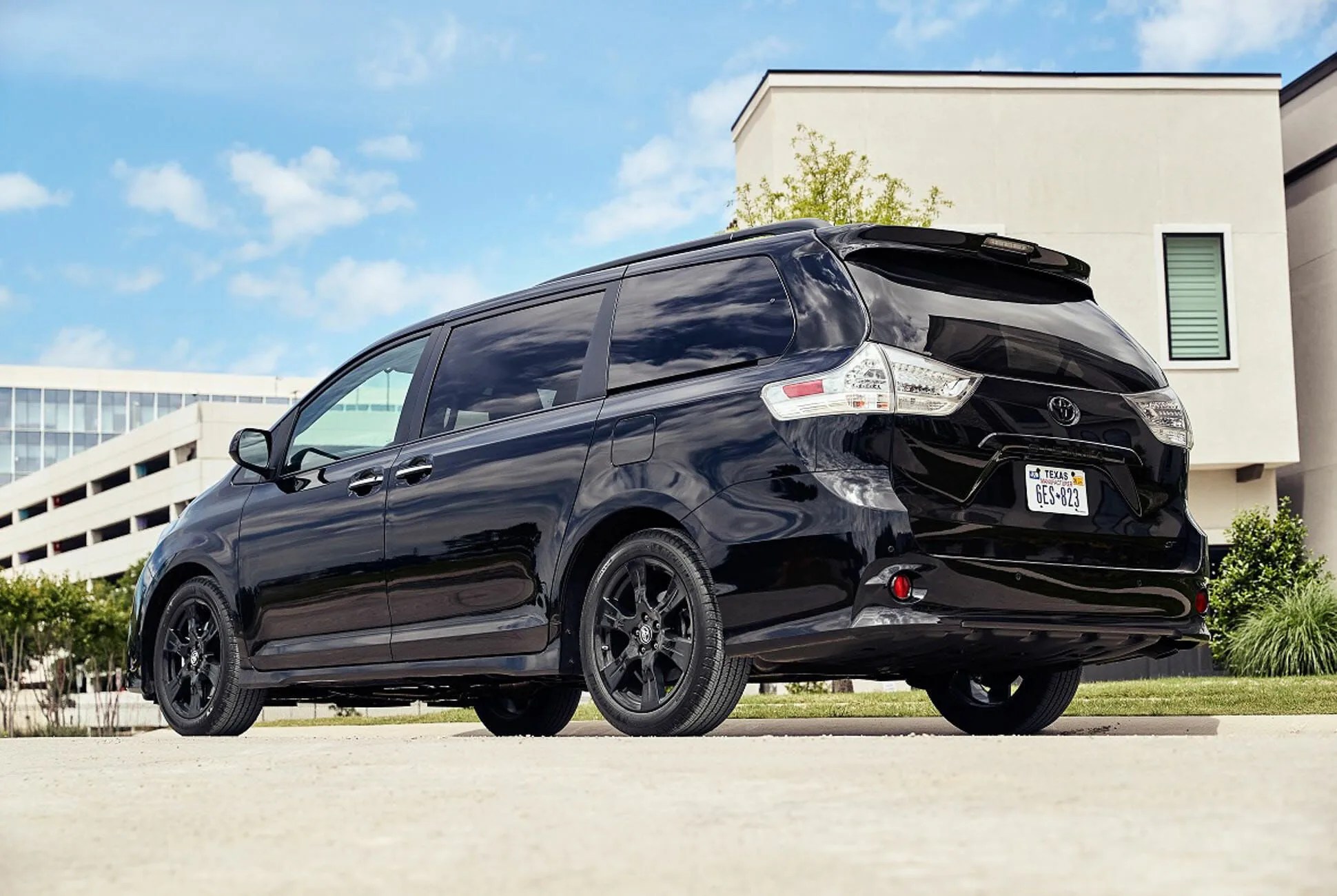 The Toyota Sienna May Be Old, But It Still Holds a Trump Card in the ...