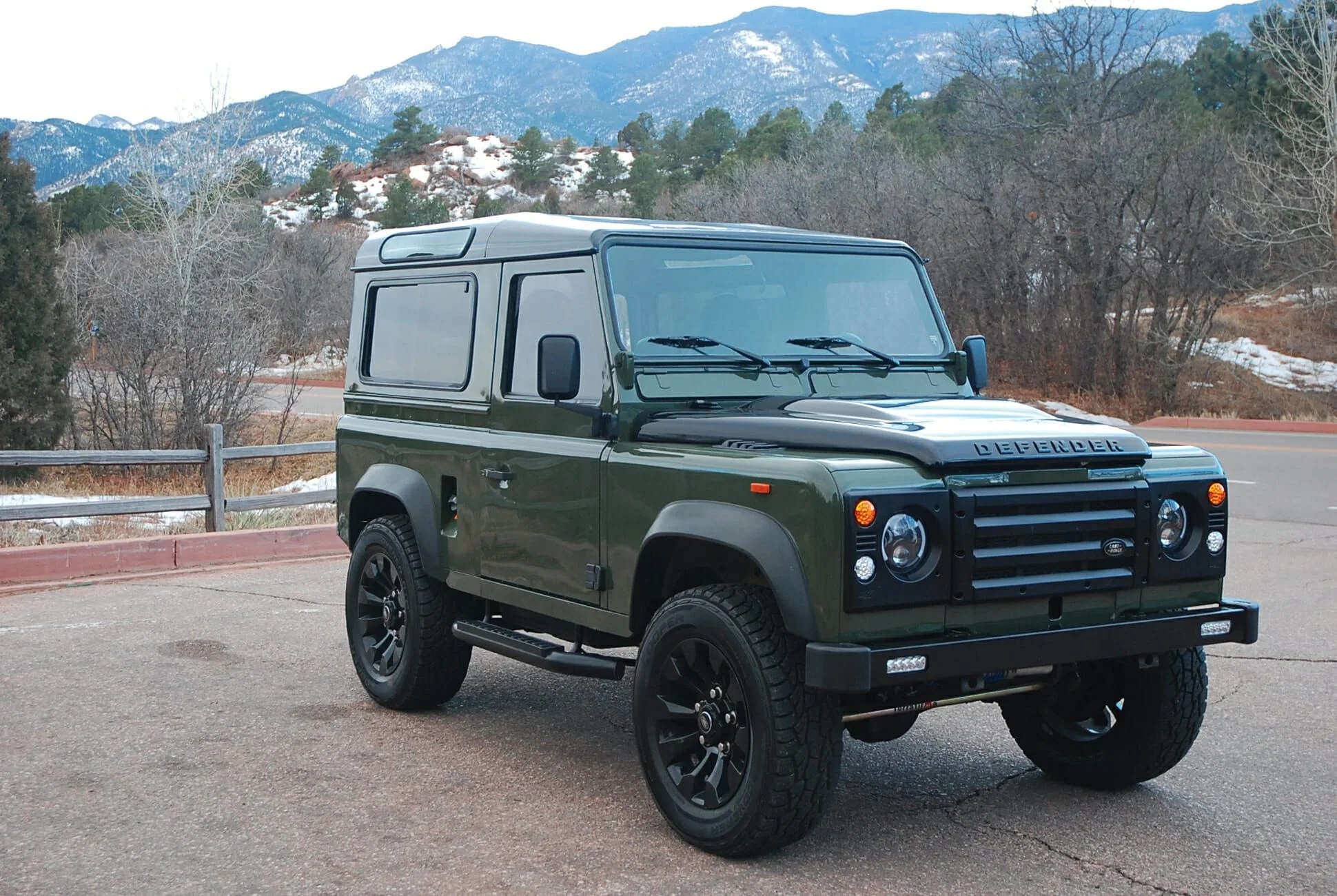 This Corvette-Powered Defender Is the Vintage Land Rover You Really ...