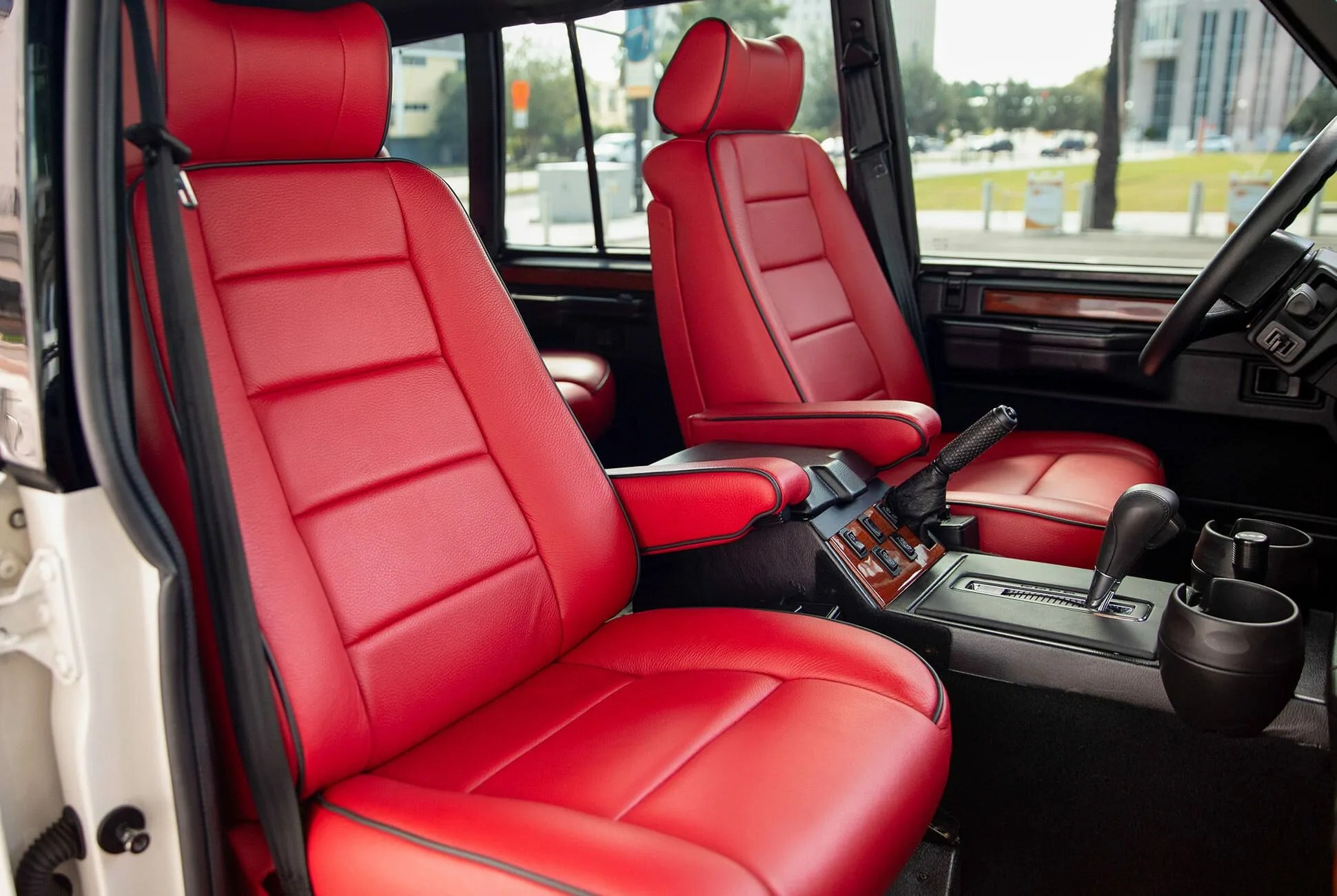 Few Restomods Can Touch This Perfectly-Restored Range Rover Classic ...