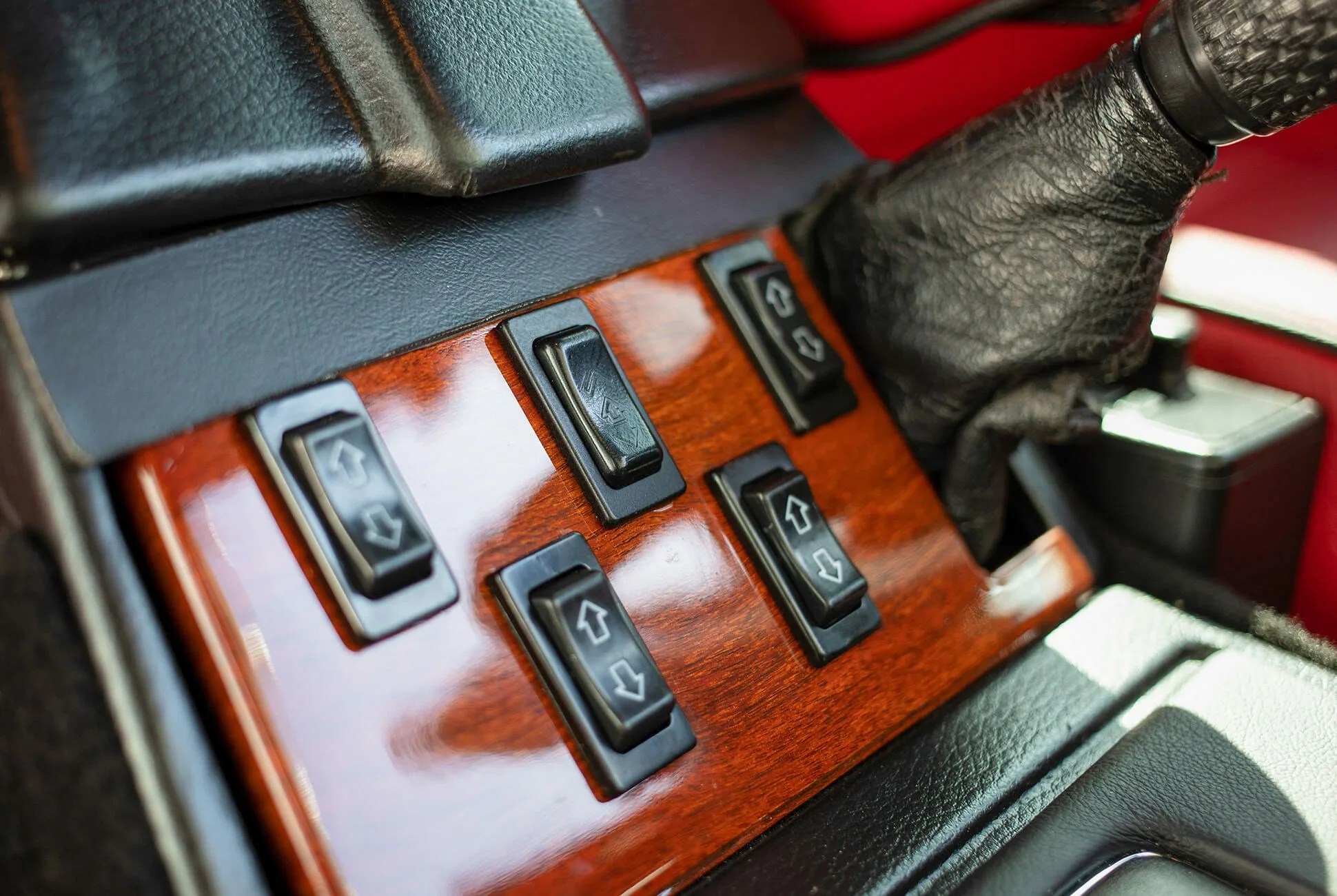 Few Restomods Can Touch This Perfectly-Restored Range Rover Classic ...