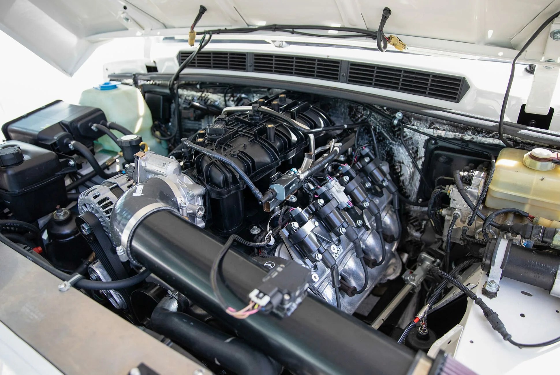 Few Restomods Can Touch This Perfectly-Restored Range Rover Classic ...