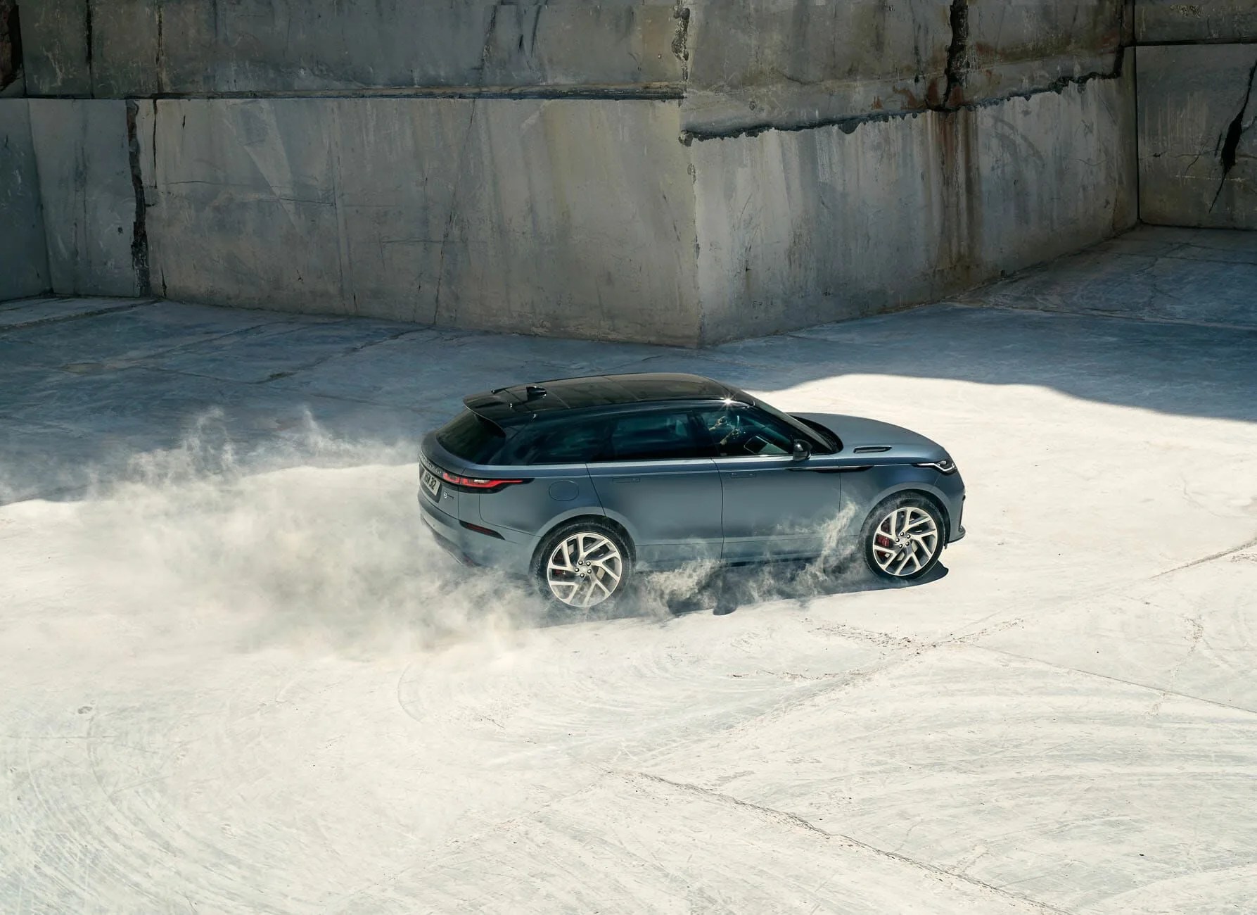 Range Rover’s Newest Super-Fast SUV Makes a Strange Kind of Sense ...