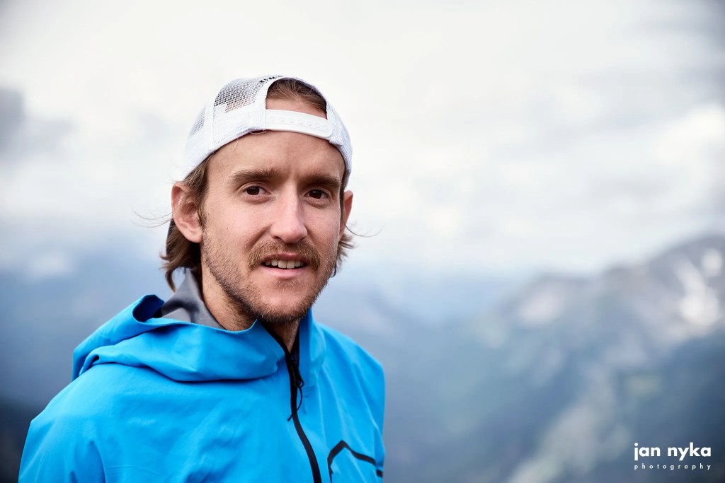 How to Run When It's Cold AF Out, According to the Pros | Gear Patrol