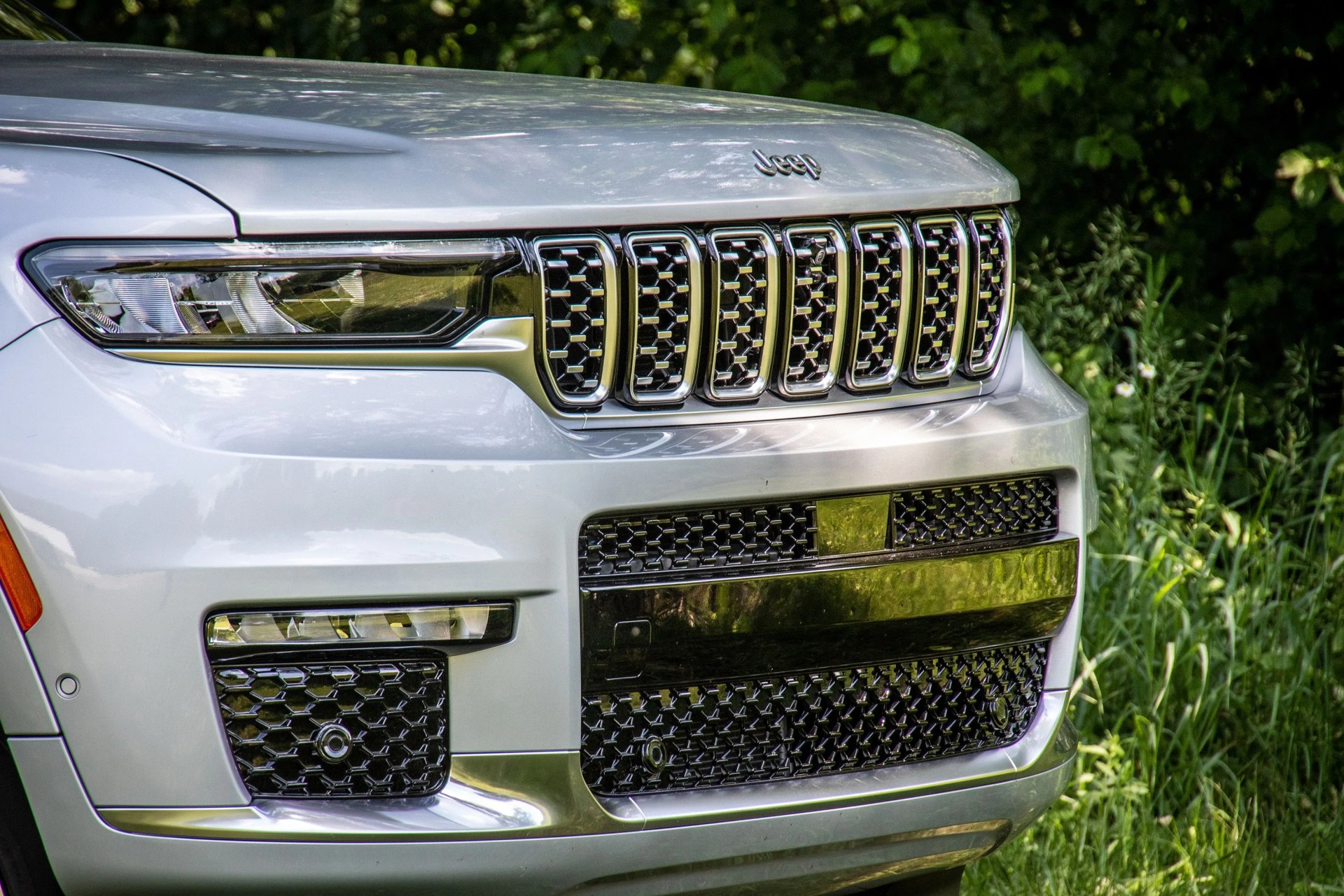 The 2021 Jeep Grand Cherokee L Makes Luxury SUVs Feel Overpriced | Gear ...