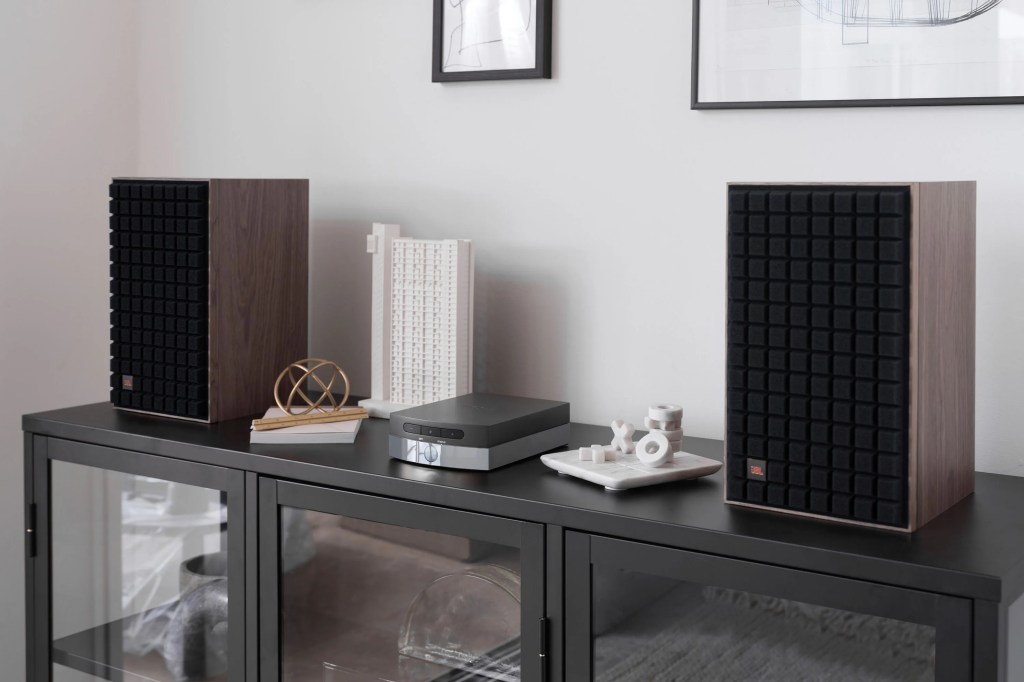 Bookshelf vs Floorstanding Speakers: What Are the Differences? | Gear ...