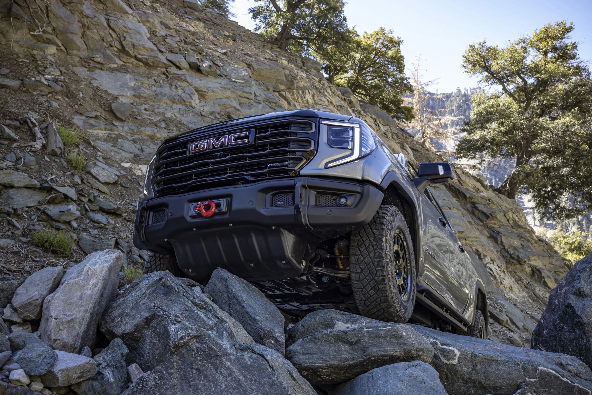 Meet GMC's New and Somehow Even More Badass Sierra 1500 Off-Road Truck ...