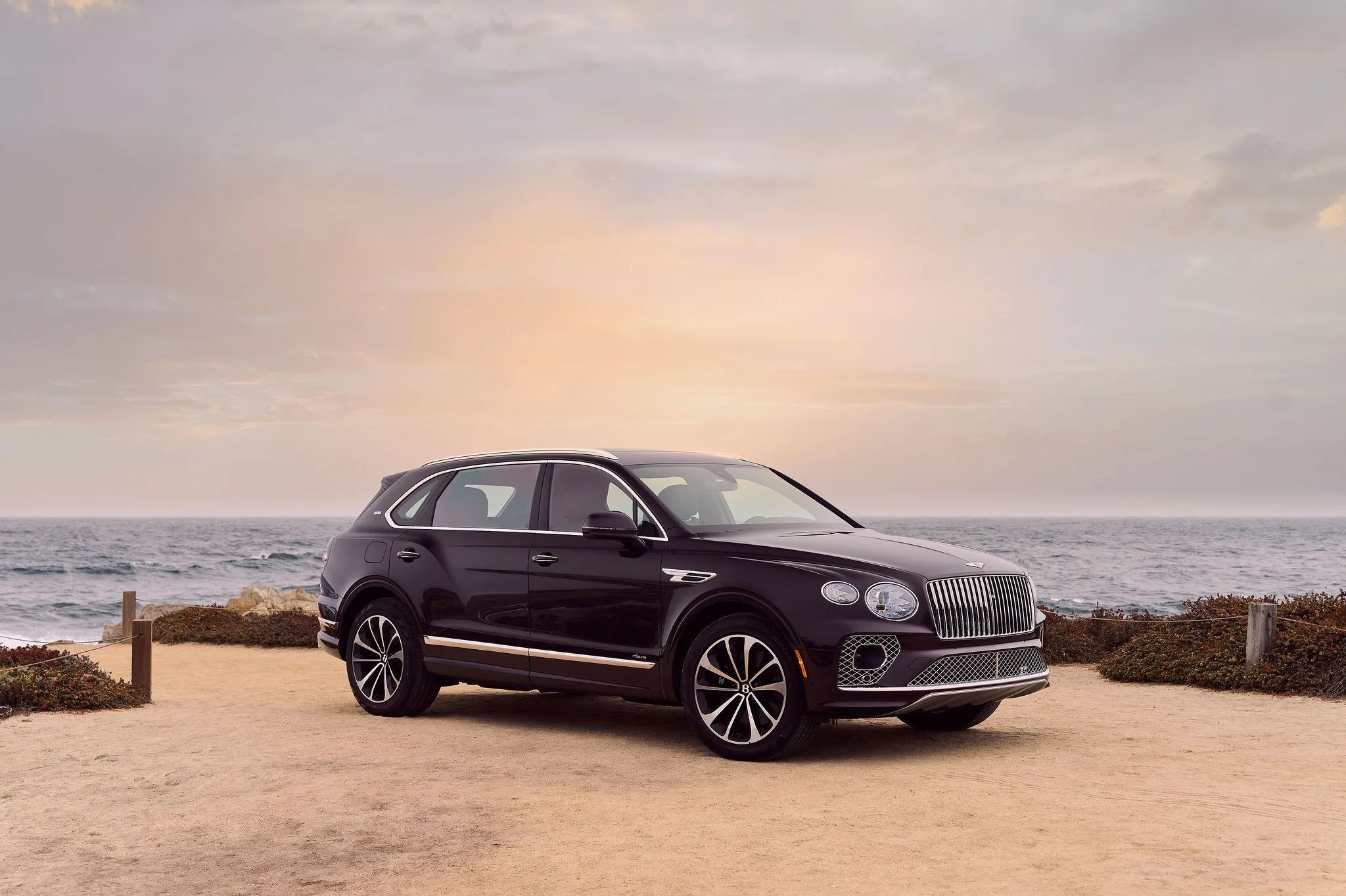 2023 Bentley Bentayga EWB Review: A Subtly Stretched SUV for VVIPs | Gear Patrol