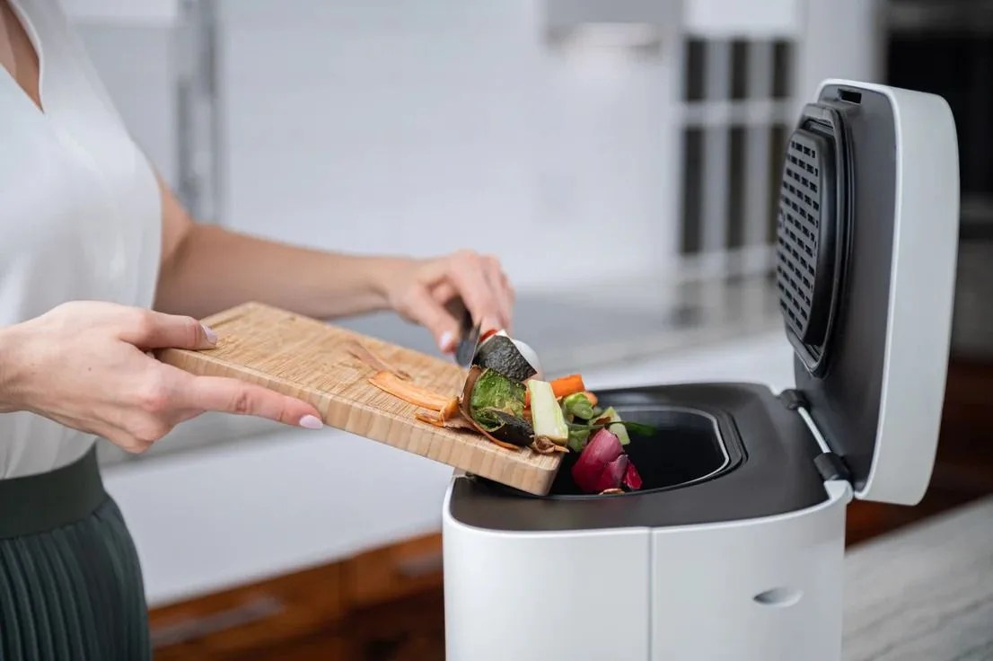 Experts Say: Don't Buy an Electric Kitchen Composter | Gear Patrol