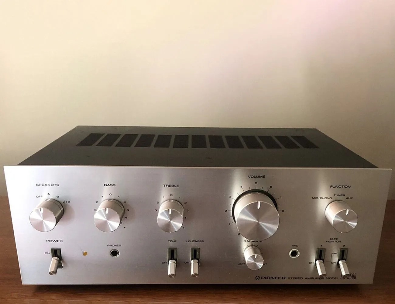 5 Famous Vintage Amps You Can Still Buy Today