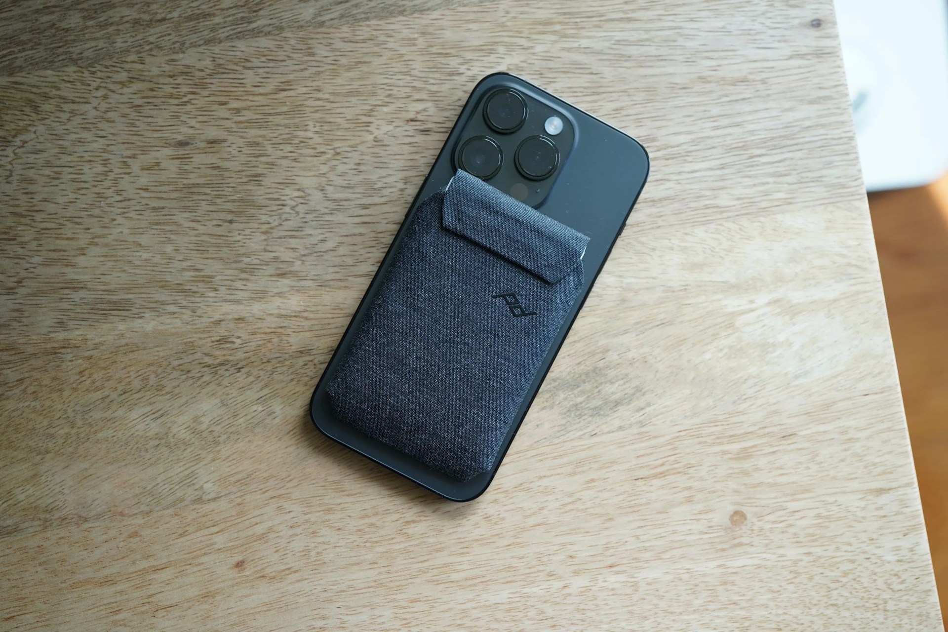 The Best MagSafe Wallets That Stick to the Back of Your iPhone | Gear ...