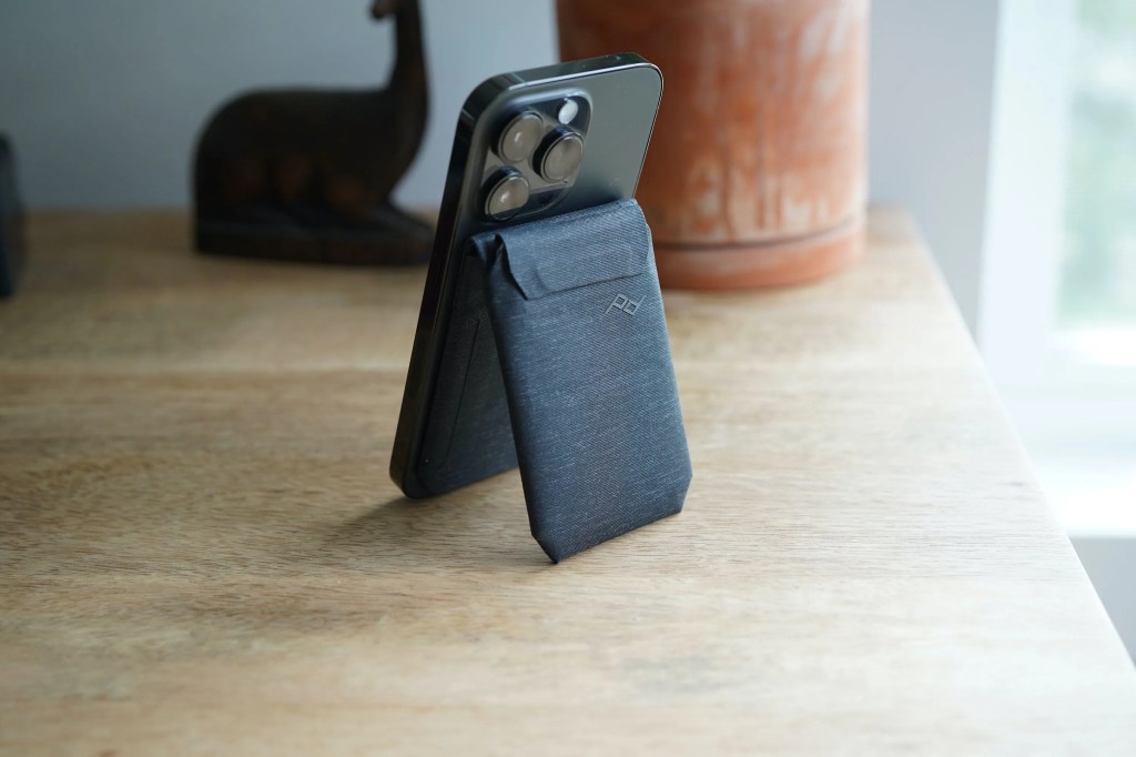 The Best MagSafe Wallets That Stick to the Back of Your iPhone | Gear ...