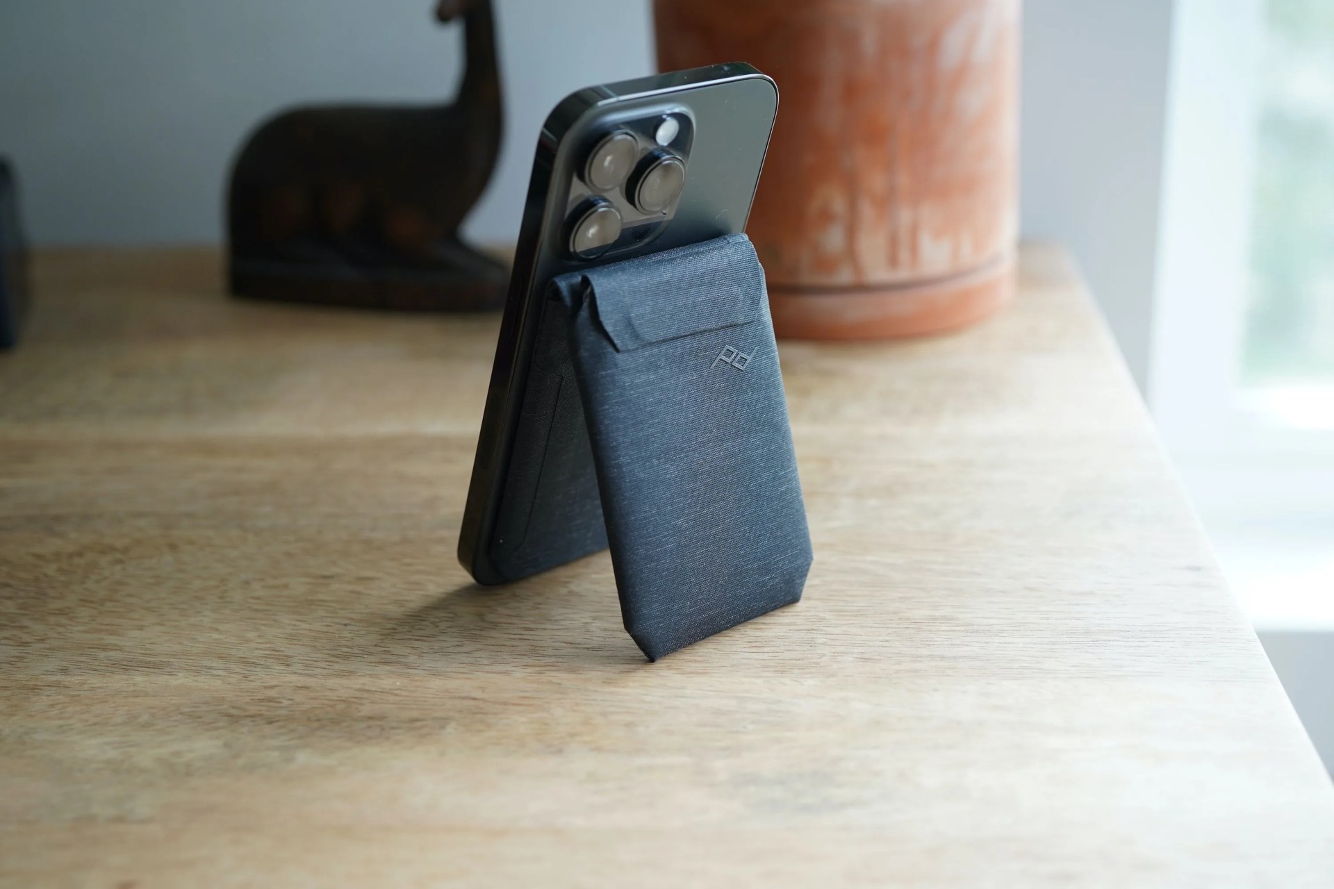 The Best MagSafe Wallets That Stick to the Back of Your iPhone | Gear ...