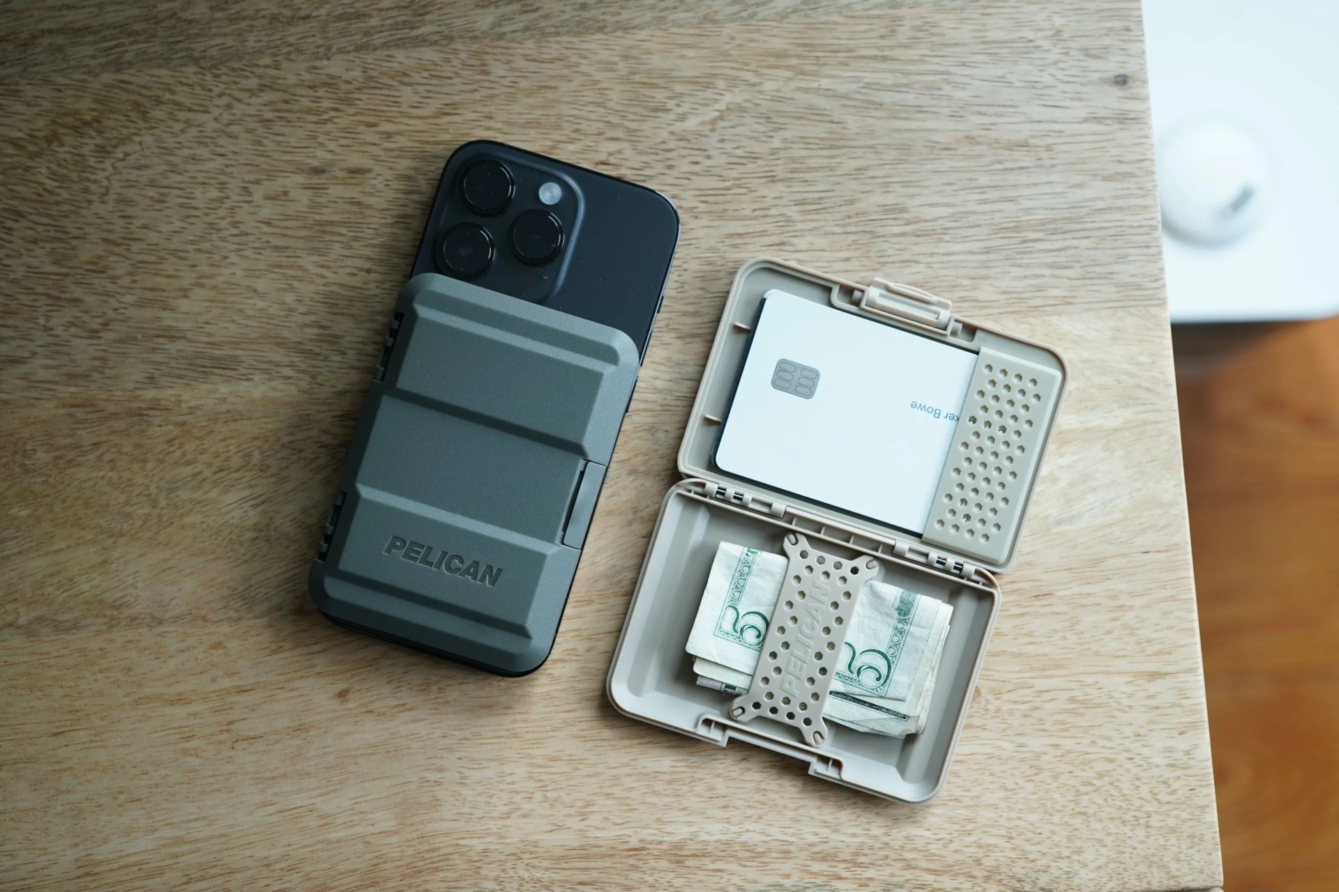 The Best MagSafe Wallets That Stick to the Back of Your iPhone | Gear ...