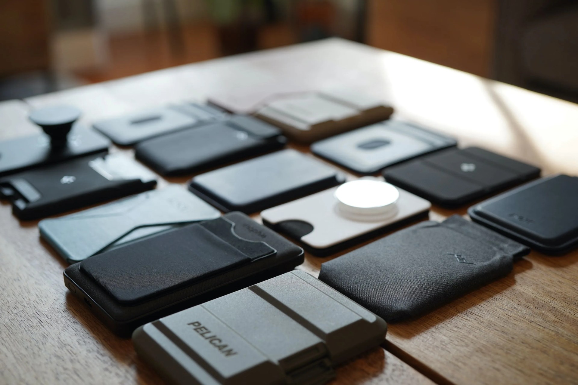 The Best MagSafe Wallets That Stick to the Back of Your iPhone | Gear ...