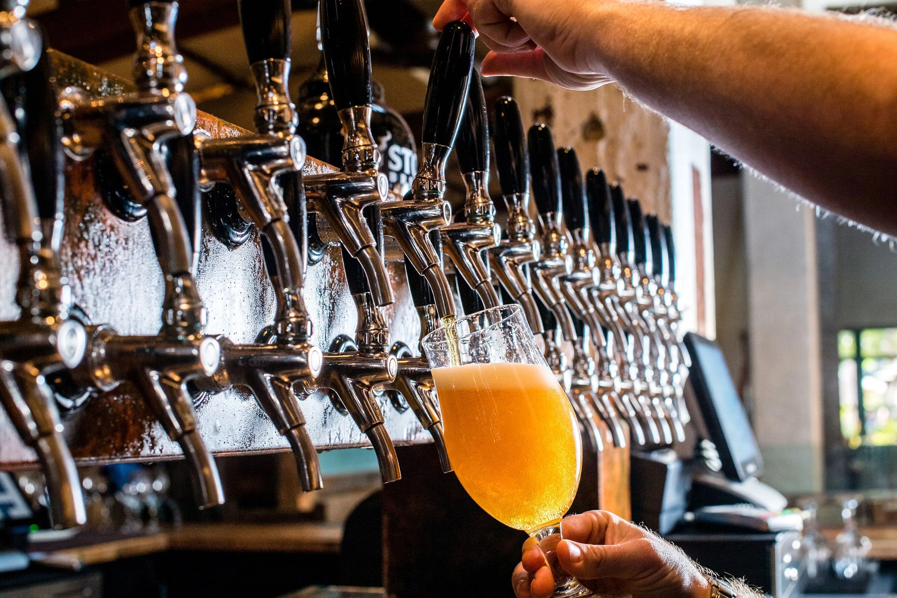The Complete Beer Guide to IPAs: From Hazy to West Coast and More ...