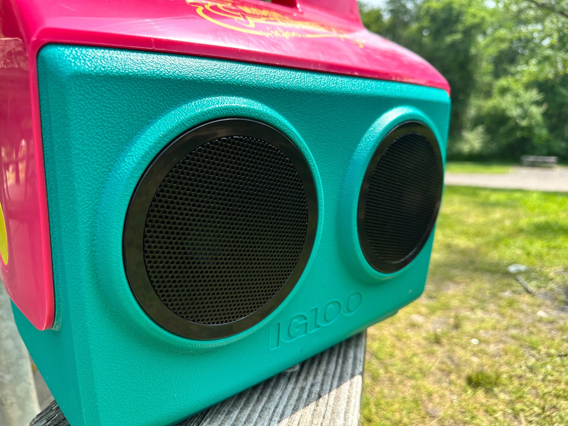 Igloo KoolTunes Review: How Well Does a Bluetooth-Equipped Cooler Work ...