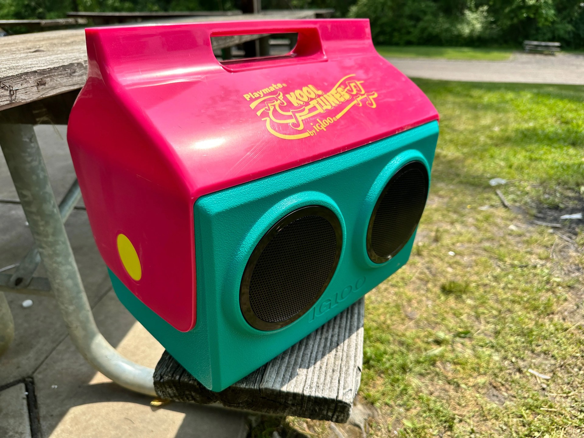 Igloo KoolTunes Review: How Well Does a Bluetooth-Equipped Cooler Work ...