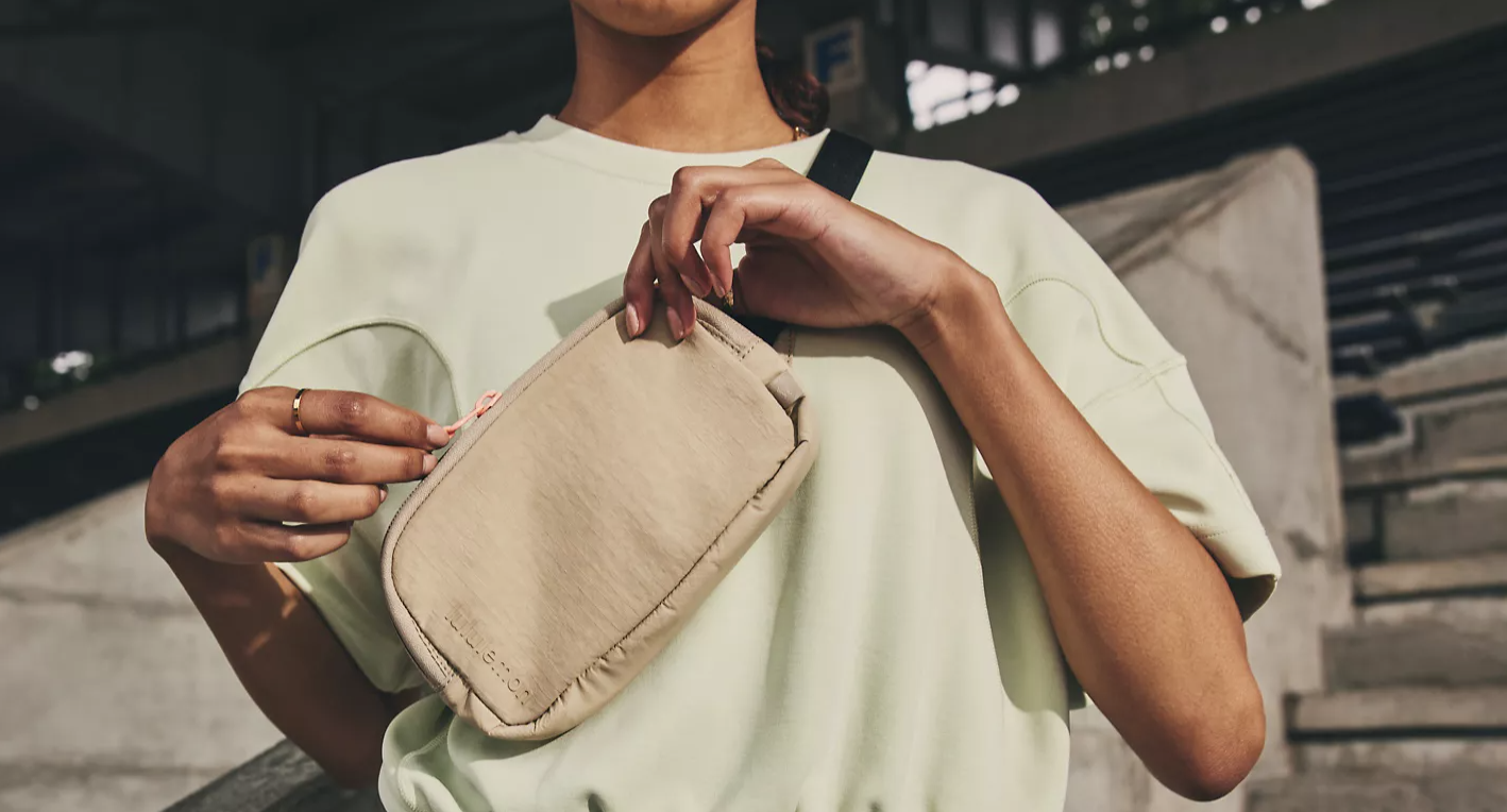 Why Uniqlo's $20 Shoulder Bag Is the Internet's Go-To EDC Pack | Gear ...
