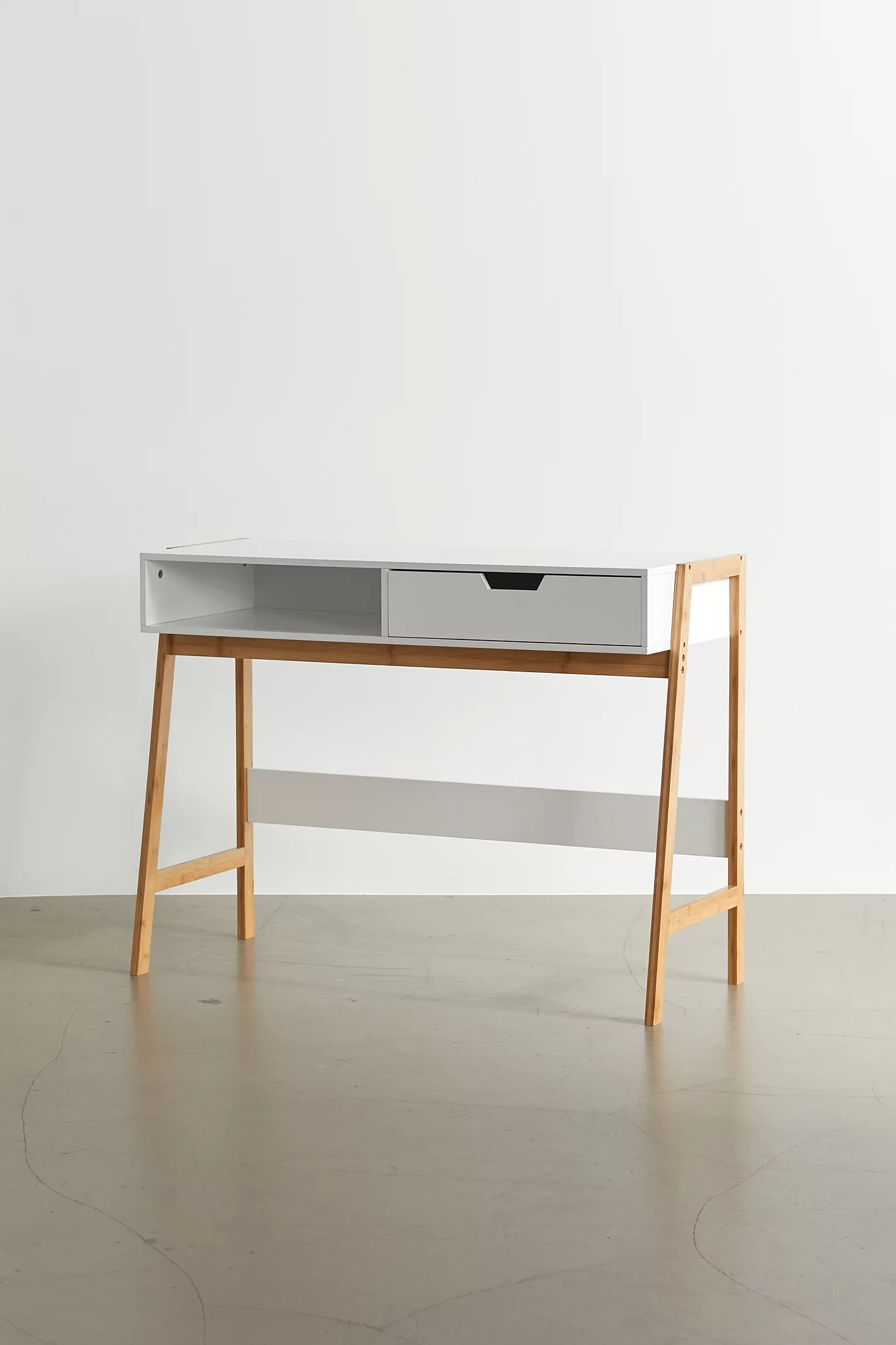 15 Good-Looking Cheap Computer Desks You Can Buy Online Right Now ...