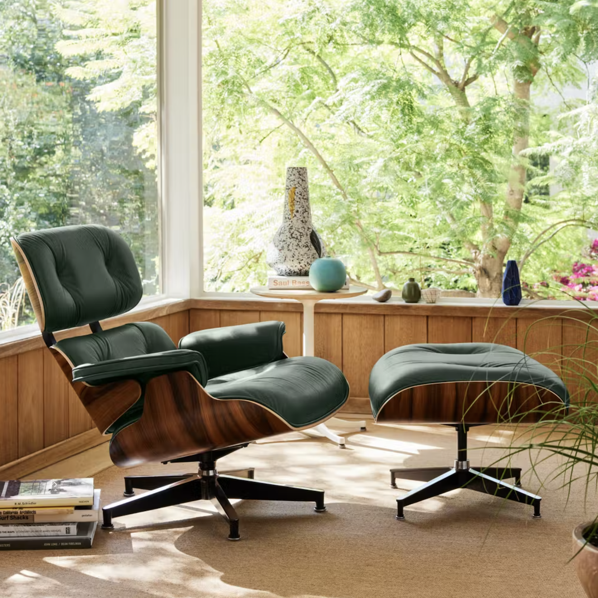 The Story of This Iconic Lounge Chair Is More Interesting Than the ...