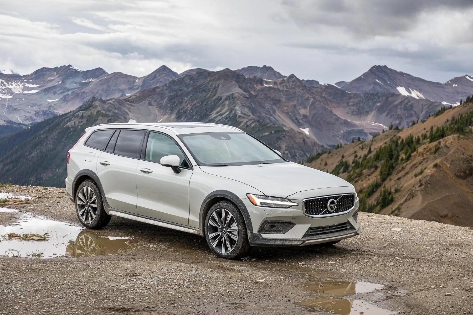 Is the Volvo V60 Cross Country the Ultimate Daily Driver? | Gear Patrol