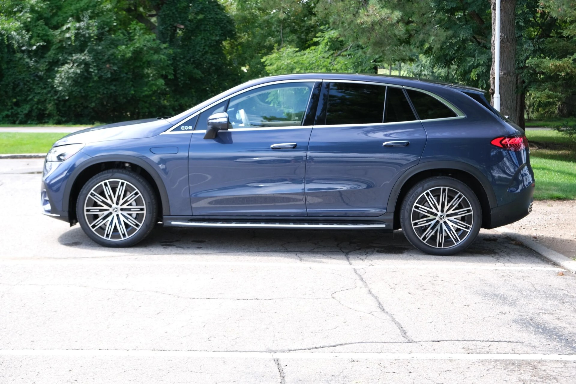 2023 Mercedes-Benz EQE Vs. EQE SUV: Sedan Versus Sport-Utility Vehicle ...