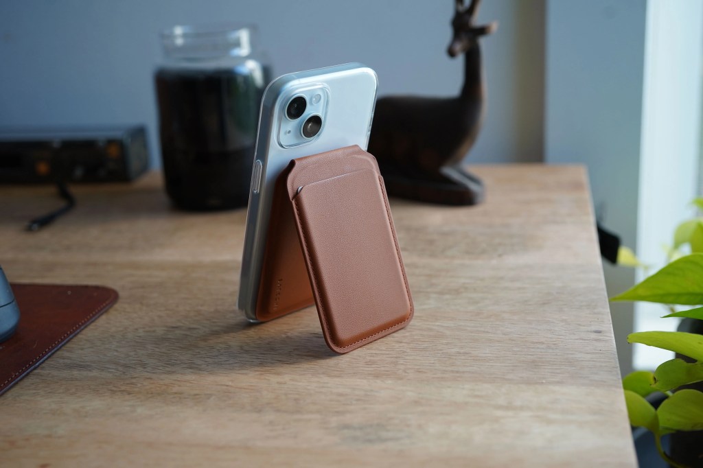 The Best MagSafe Wallets That Stick to the Back of Your iPhone | Gear ...