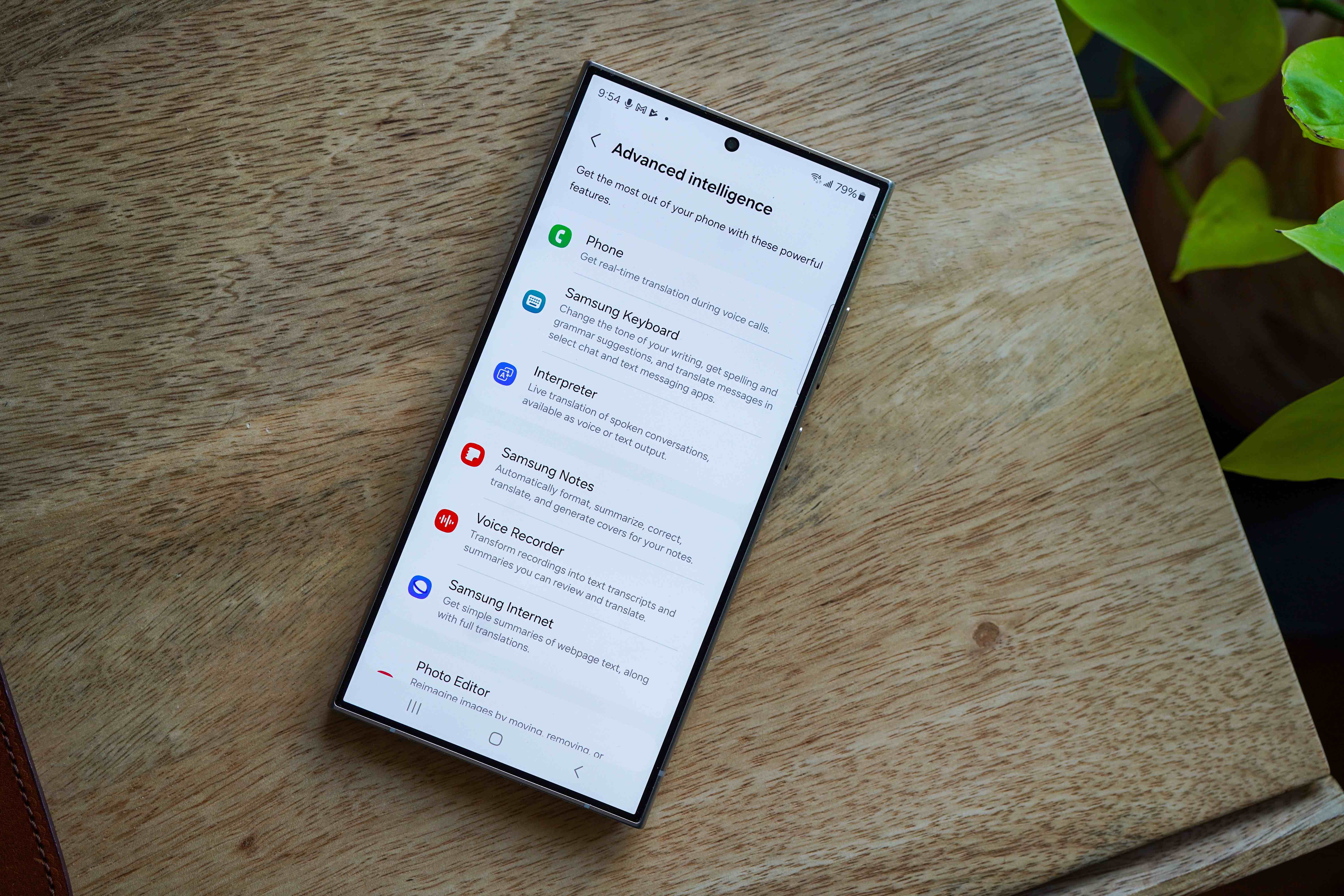Samsung's Elite Phone Has Some Scary-Cool Superpowers