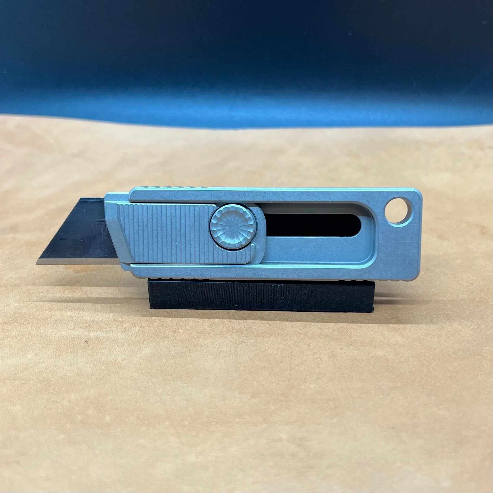 This Pocketable, Minimalist Utility Knife Deserves a Spot in Your EDC ...