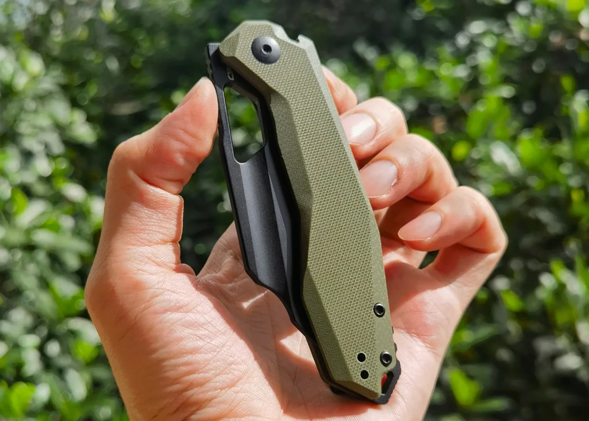 This Eye-Catching, Affordable Pocket Knife Includes a Rare Detail for ...