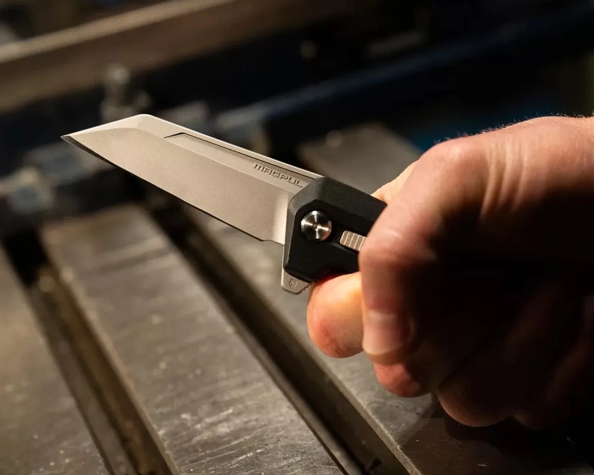This EDC Folder Made Cutting-Edge Knife Steel Tech Once Thought ...