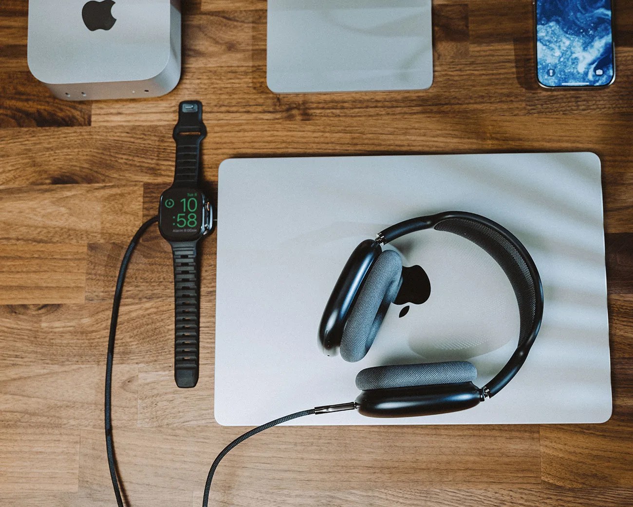 Someone Finally Made an Apple Watch Accessory That Should Have Existed ...