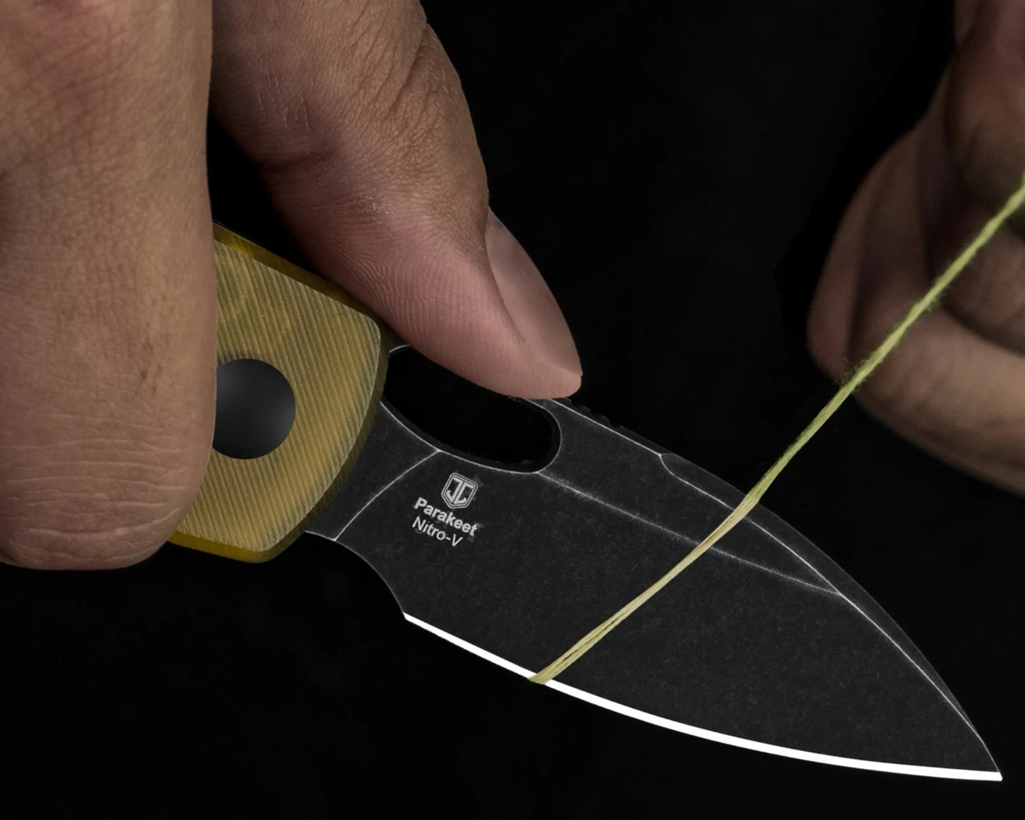 Kizer's Tiny Ultralight EDC Knife Lets You Gaze into Its Inner Workings