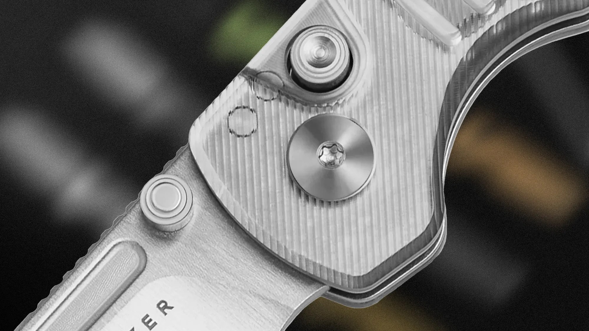 Kizer's Tiny Ultralight EDC Knife Lets You Gaze into Its Inner Workings