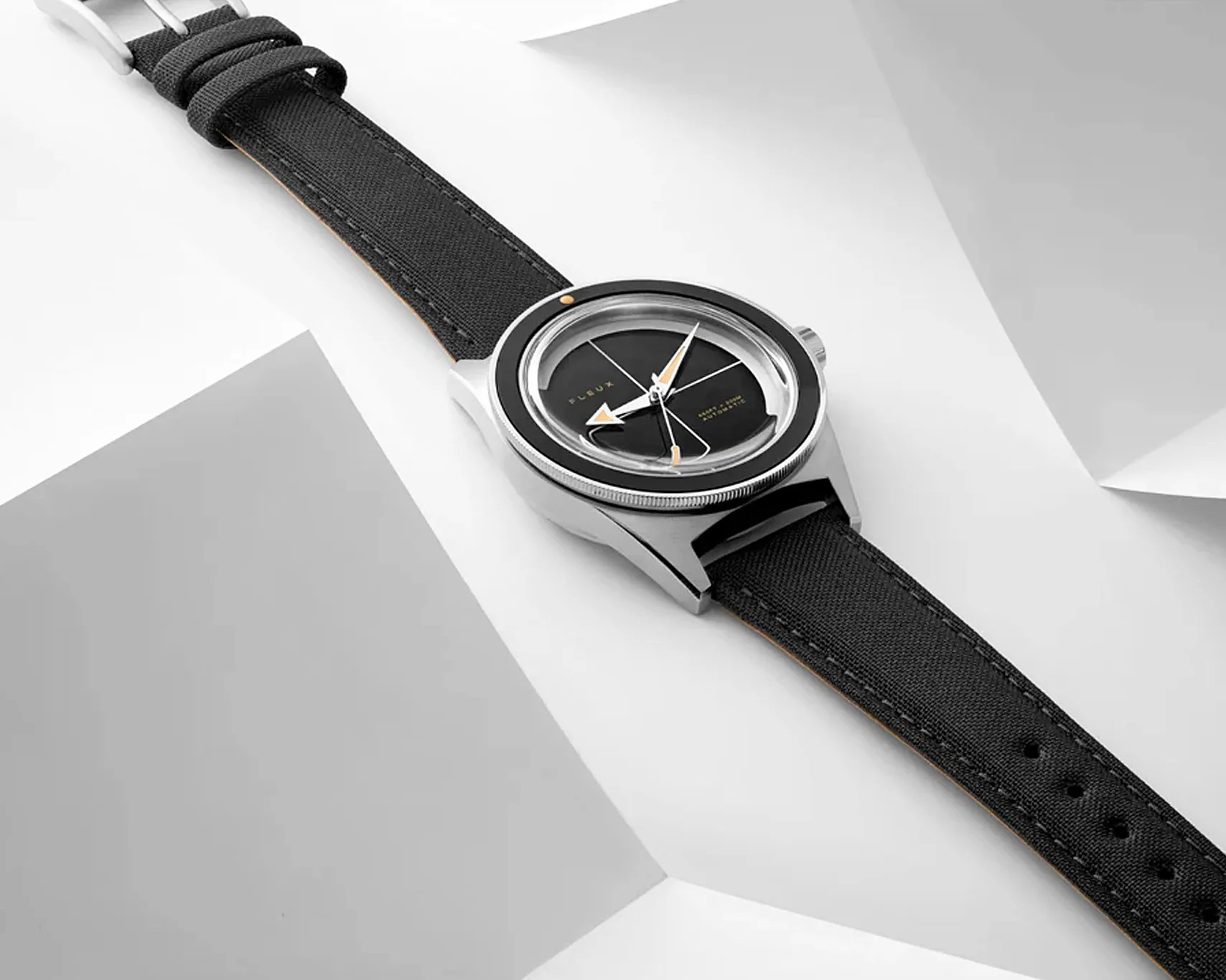 This Affordable Seiko-Powered Dive Watch Mixes Minimalism with Vintage ...