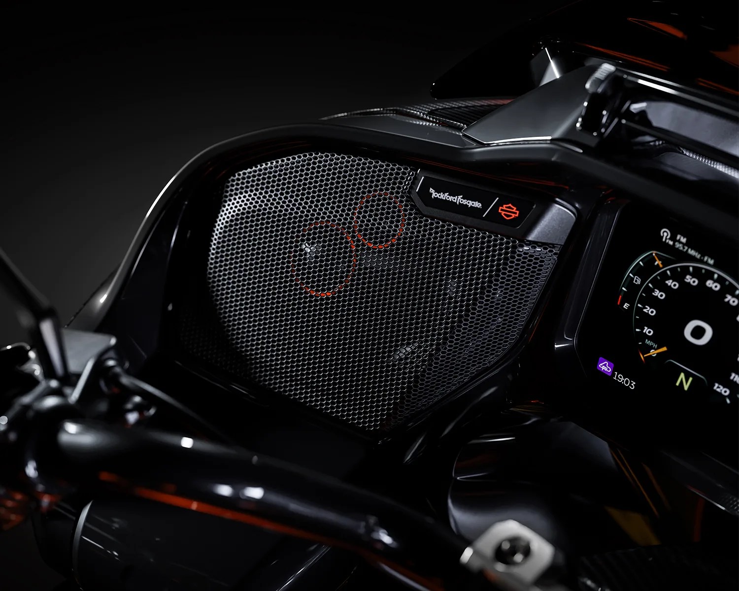 Harley Just Unleashed a Beautifully Beastly Race-Ready Bagger Onto the ...