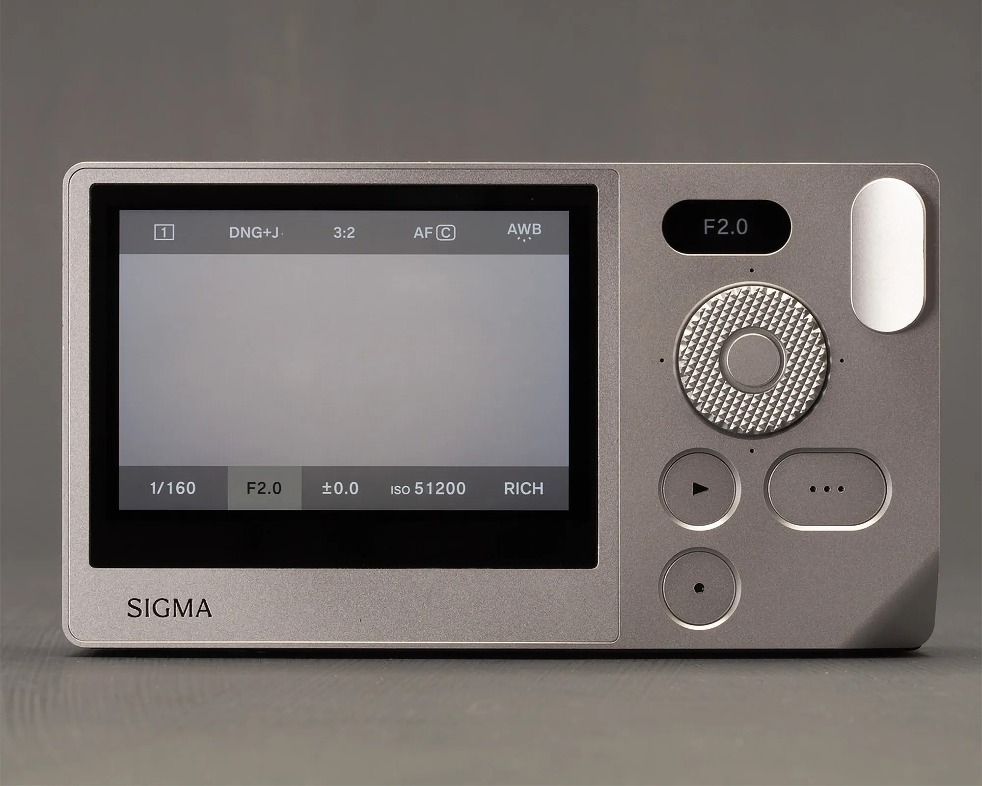 This Stunning Mirrorless Camera Is an Industrial-Design Tour de Force